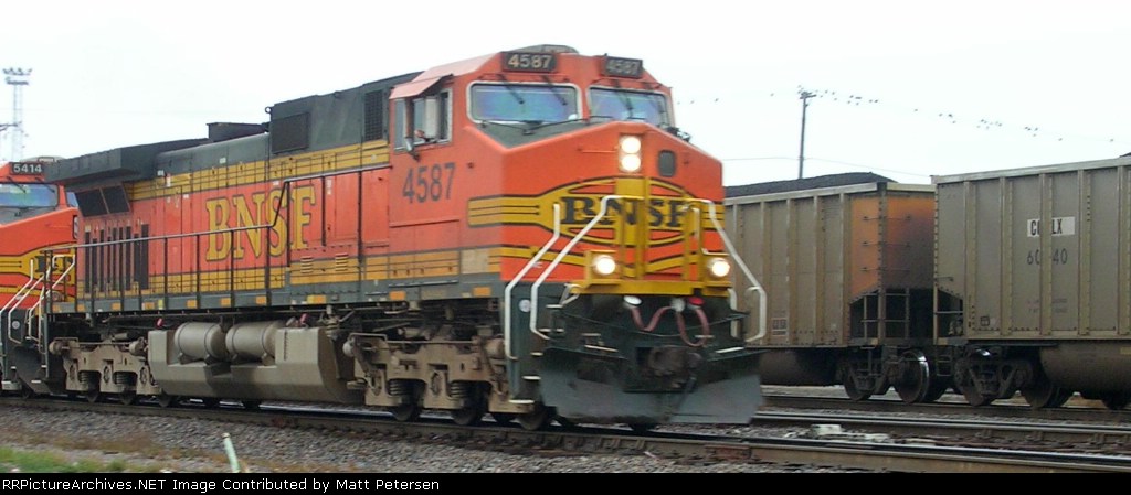 BNSF 4587